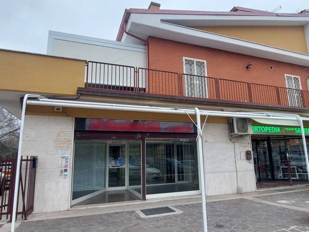 Locale commerciale via Mario Calò 14, Ciampino, Rif. 109206701 ...