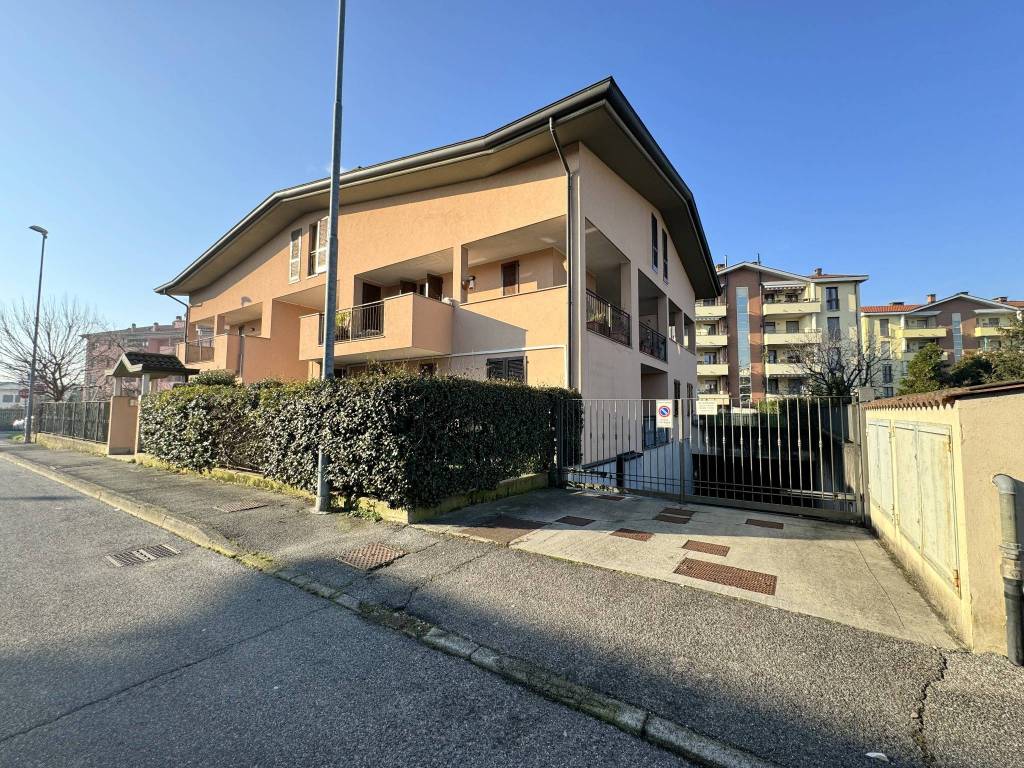 Vendita Appartamento Cambiago. Trilocale in via Indro Montanelli 1 ...