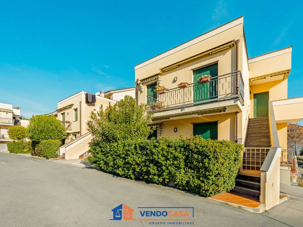 Vendita Attico in via Diano San Pietro 64 Diano Castello. Buono stato ...