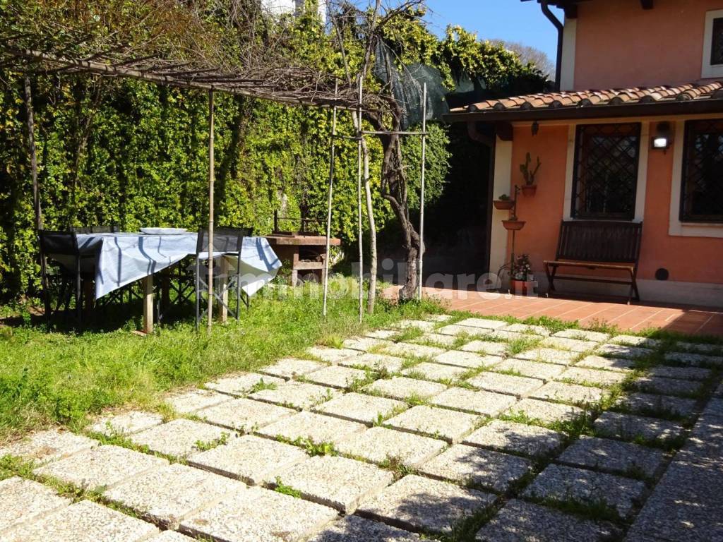 Vendita Villa a schiera in via Ardeatina 130 Roma. Buono stato, posto ...