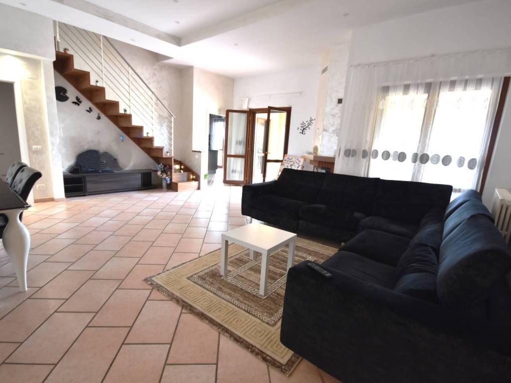 Vendita Villa a schiera in via Grugnaleto Monte San Vito. Buono stato ...