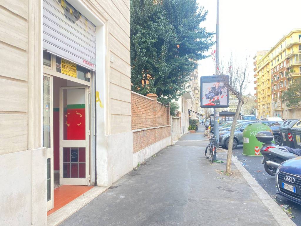 Locale commerciale via della Giuliana 83, Roma, Rif. 109329443 ...