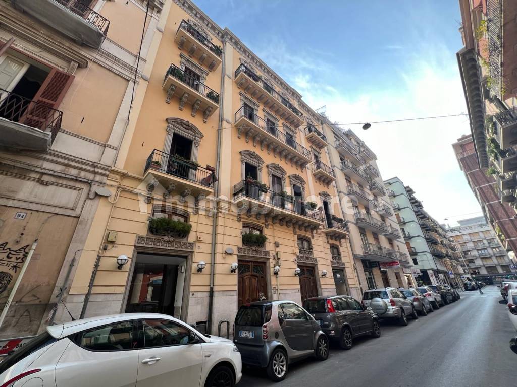 Vendita Appartamento Bari. Trilocale in via Marchese di Montrone. Buono ...