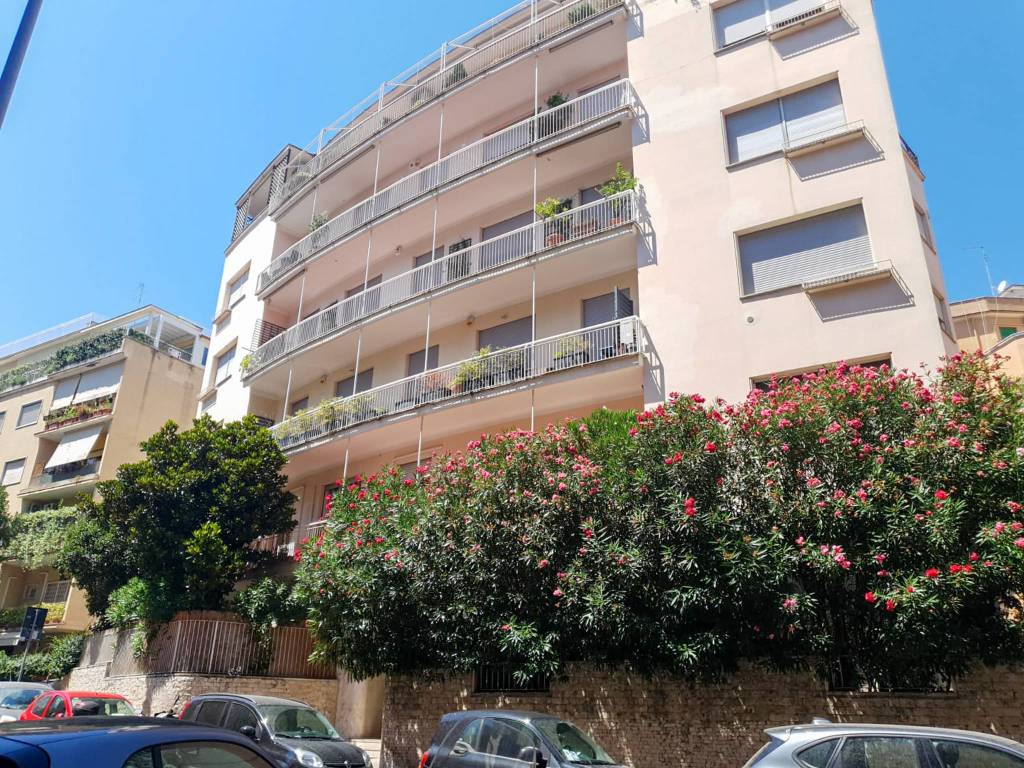 Affitto Appartamento Roma. Trilocale in via Archimede. Buono stato ...