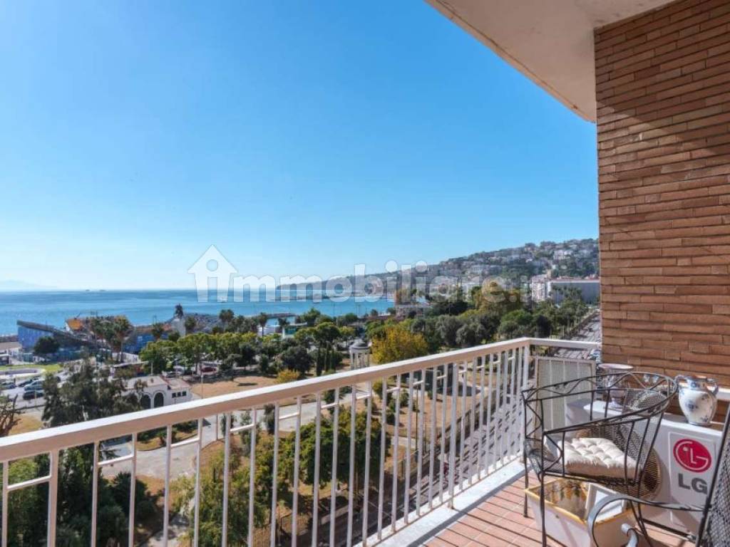 Vendita Appartamento in via RIVIERA DI CHIAIA. Napoli. Buono stato ...