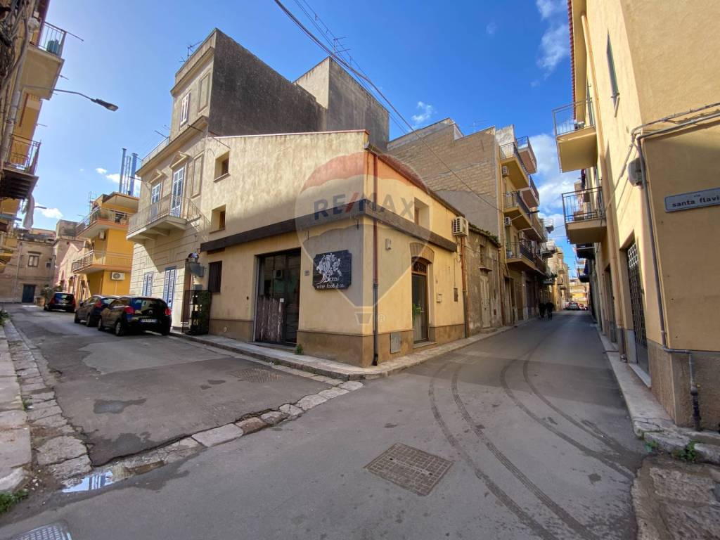 Negozio - Locale commerciale via Santa Flavia 27, Bagheria, Rif ...