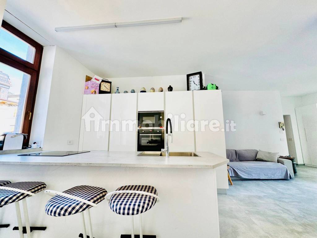 Vendita Appartamento Riva del Garda. Trilocale in viale Roma. Ottimo stato, secondo piano, con ...