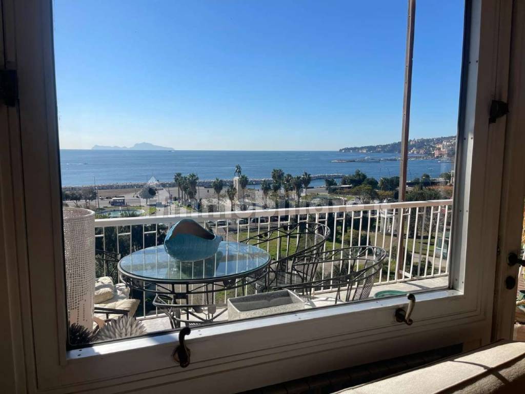 Vendita Appartamento in via RIVIERA DI CHIAIA. Napoli. Buono stato ...