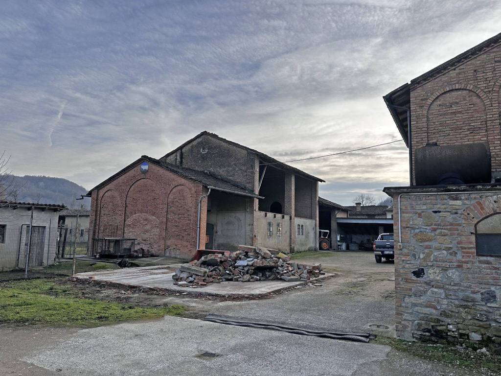Vendita Cascina in Case Sparse Marone Castell'Arquato. Da ristrutturare ...