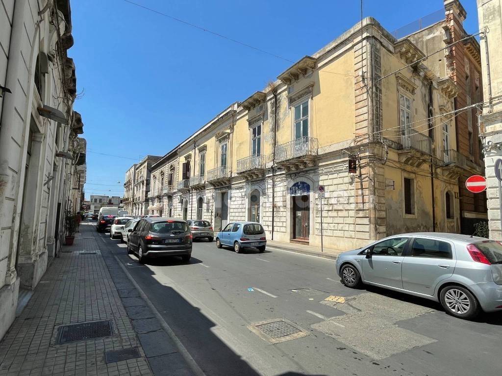 Locale commerciale via Catania 46, Siracusa, Rif. 107431527 ...