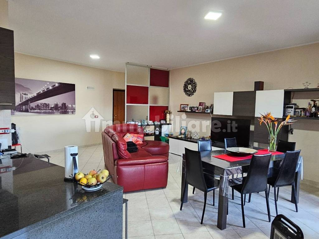 Vendita Appartamento in via Pietro Nenni. Satriano. Buono stato, primo ...