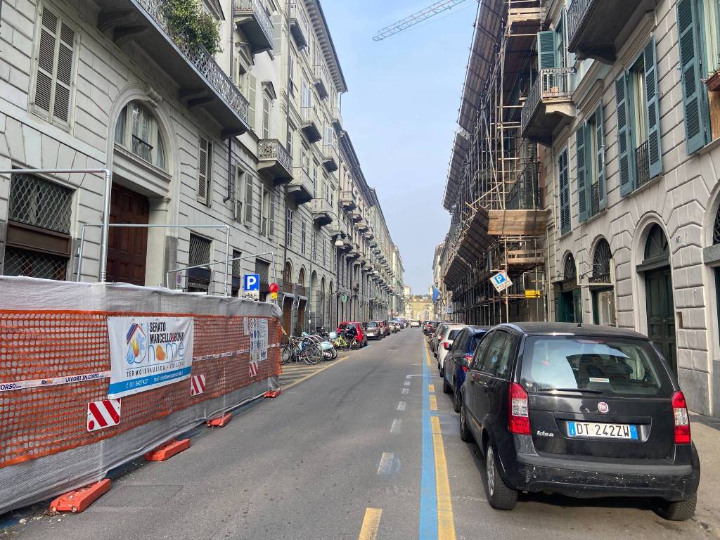 Negozio di abbigliamento via della Rocca, Torino, Rif. 109607615 ...