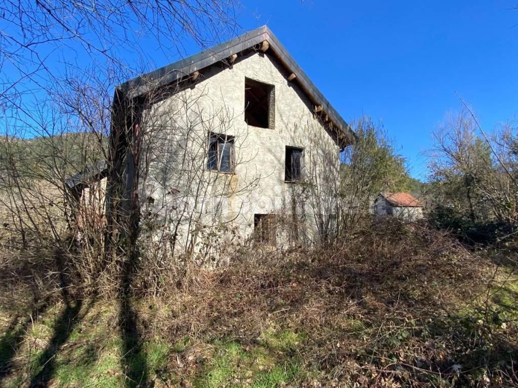 Vendita Casale in via Case Sparse Badia 19A Tiglieto. Da ristrutturare ...