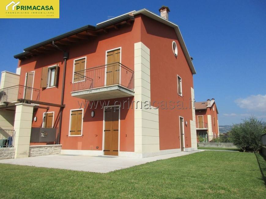 Vendita Villa a schiera in via Don Cesare Biasi 73 San Pietro in ...