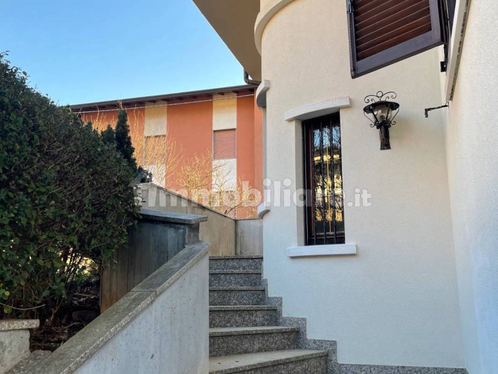Sale Two-family villa in via Innocenzo XI Gandino. Good condition ...