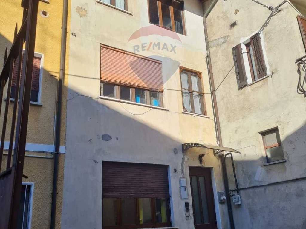 Sale Apartment Gemonio. 4-room flat in via Castelfidardo. To be ...