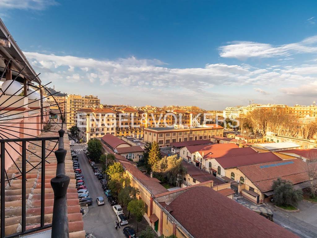 Affitto Attico in via Simone De Saint Bon Roma. Ottimo stato, con ...