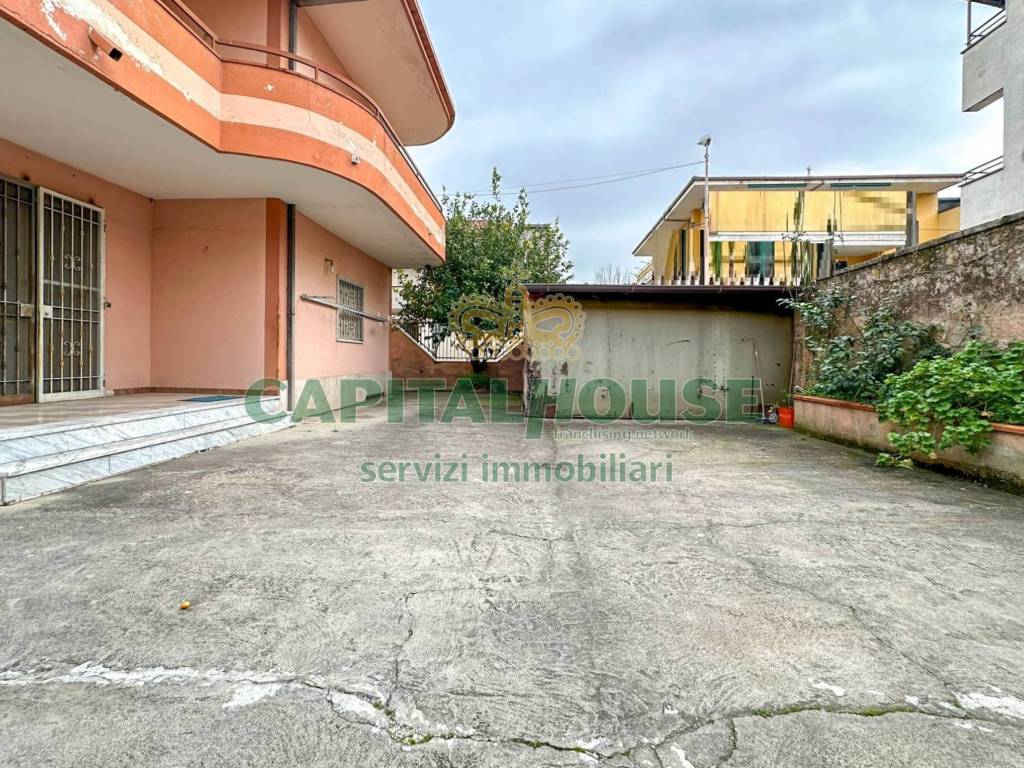 Sale Two-family villa San Tammaro. Good condition, parking space, with ...