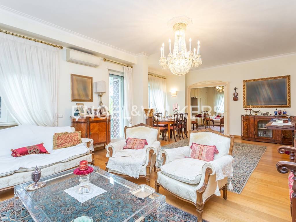 Vendita Appartamento in viale del Poggio Fiorito. Roma. Ottimo stato ...