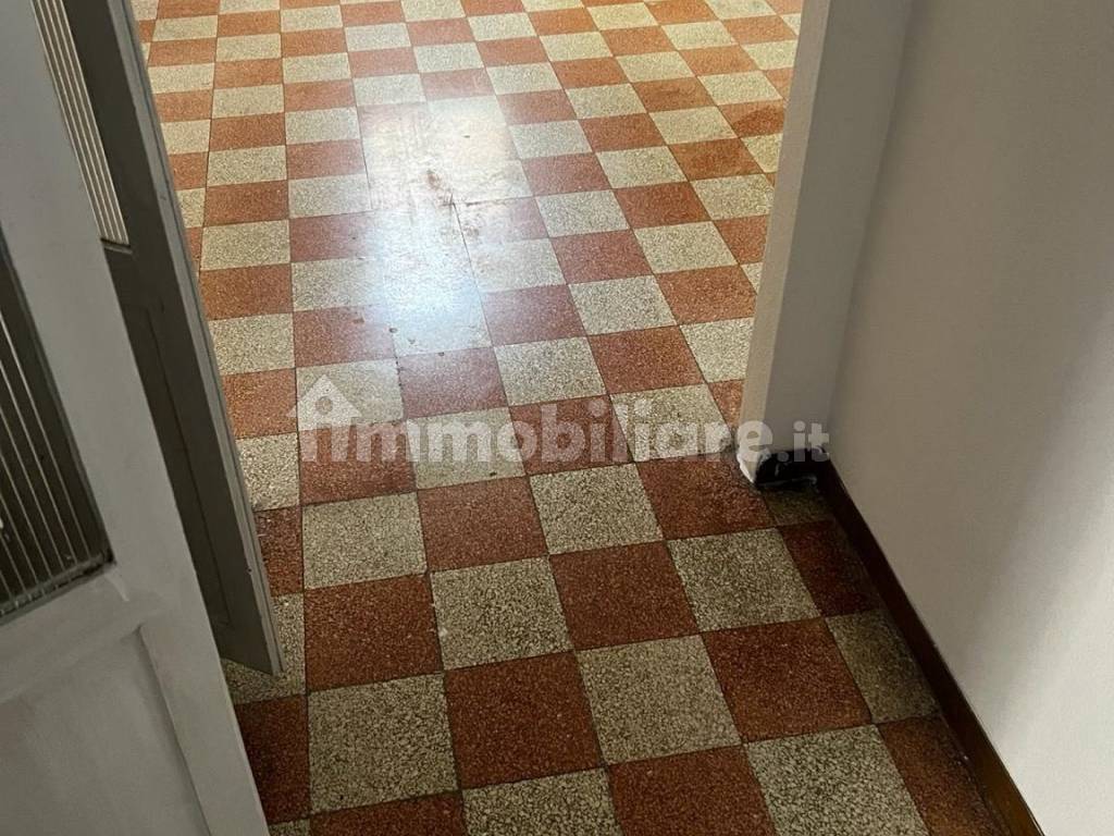 Vendita Appartamento Ancona. Quadrilocale in piazza Ugo Bassi. Da ...