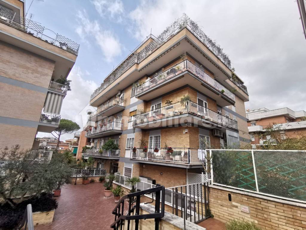 Affitto Attico in via Raffaele Battistini 32 Roma. Ottimo stato, con ...