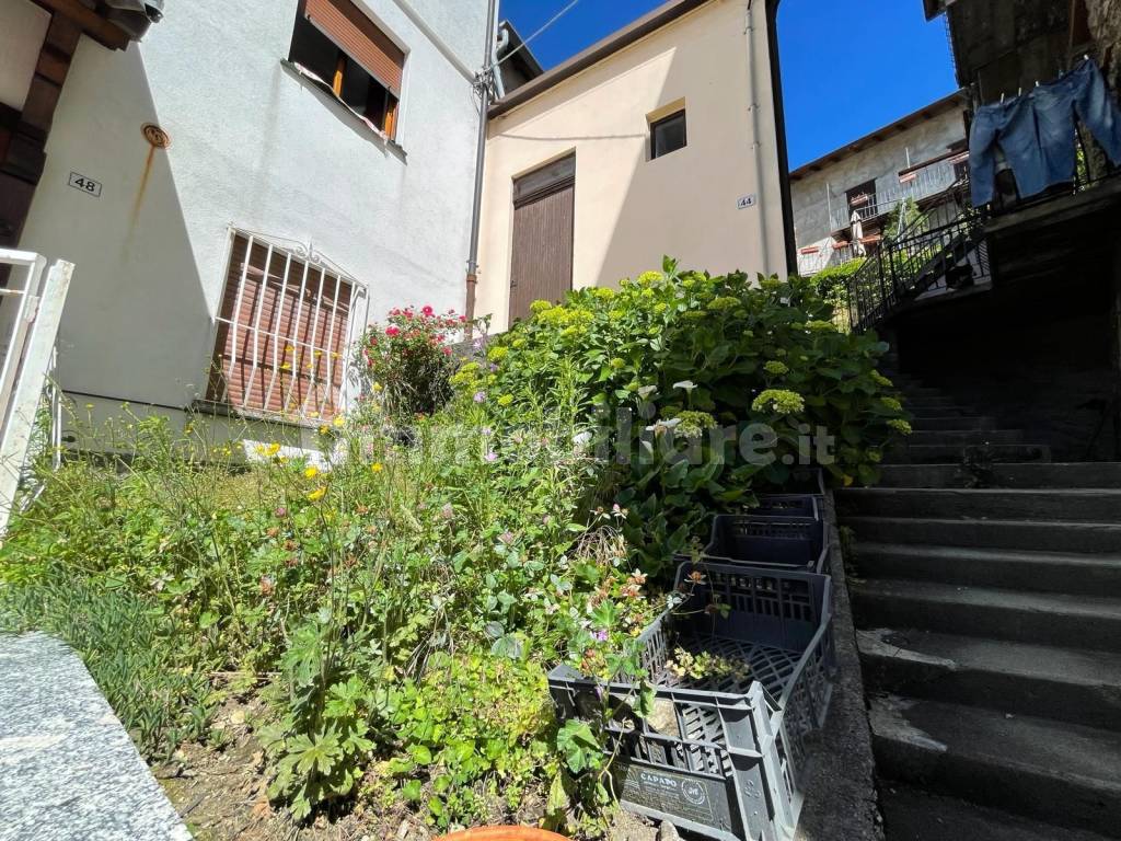 Vendita Appartamento in Strada Roma 8. Valvarrone. Da ristrutturare ...