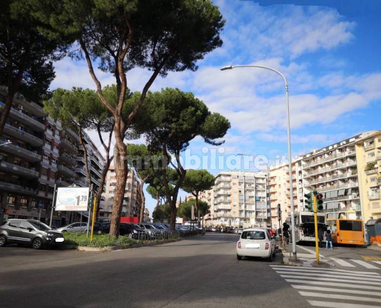 Locale commerciale via Appia Nuova, Roma, Rif. 109836151 - Immobiliare.it