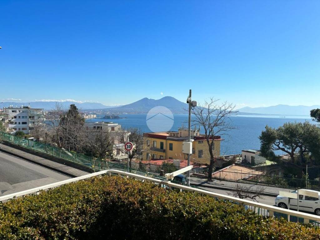 Vendita Appartamento in via Francesco Petrarca. Napoli. Buono stato ...