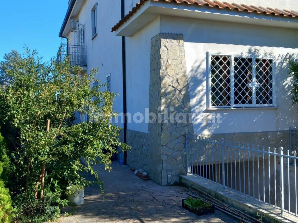 Sale Two-family villa in via Brunone Bianchi 66 Rome. Excellent ...