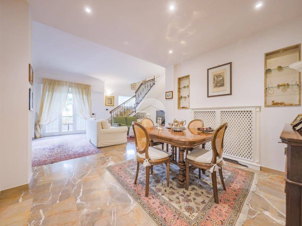 Vendita Appartamento Roma. Quadrilocale in via Erode Attico 14. Buono ...