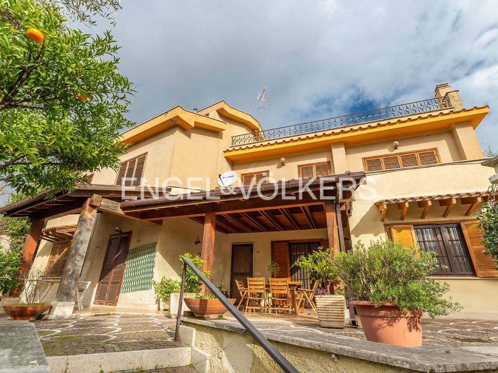 Sale Single family villa in via Montecassiano Rome. Good condition ...