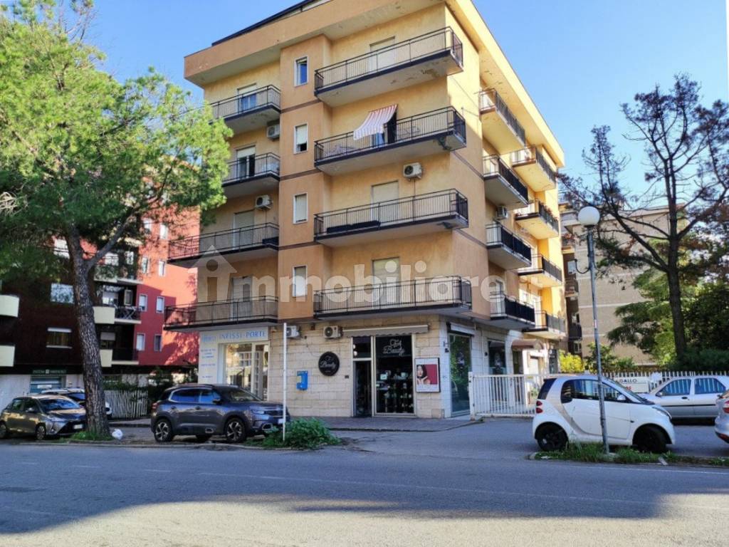 Locale commerciale via Don Giovanni Minzoni, Rende, Rif. 109914949 ...