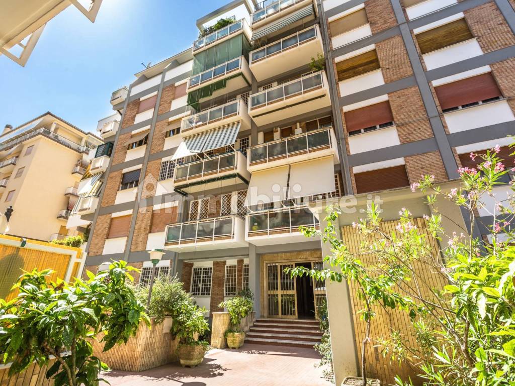 Vendita Appartamento Roma. Quadrilocale in via Paola Falconieri. Da ...