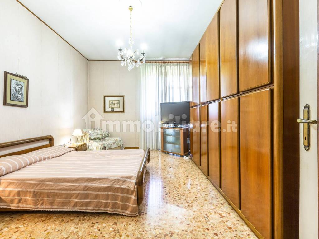 Vendita Appartamento Roma. Quadrilocale in via Paola Falconieri. Da ...