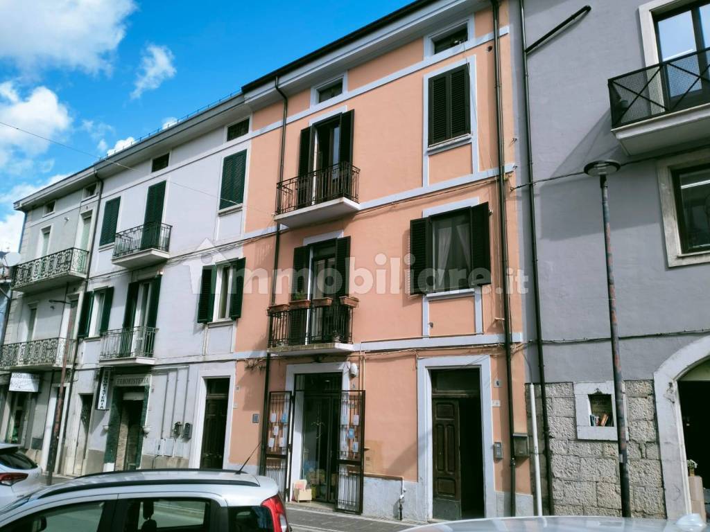 Vendita Appartamento Castel di Sangro. Trilocale in via Umberto I ...