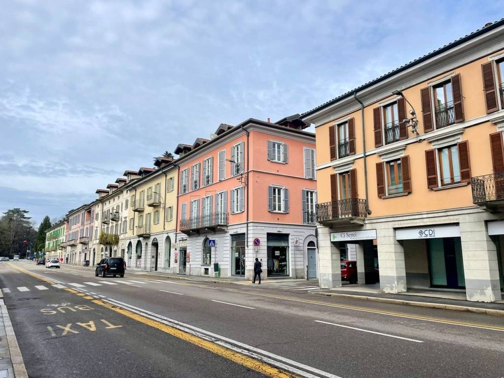 Locale commerciale via Luigi Sacco, Varese, Rif. 109973571 - Immobiliare.it