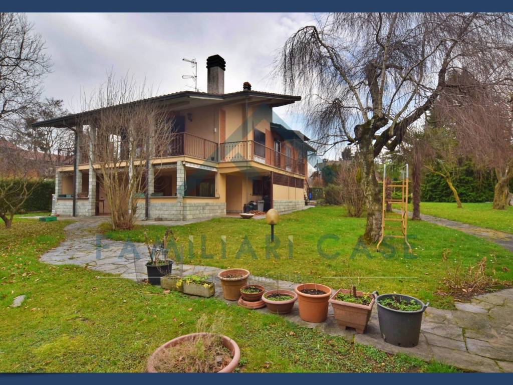 Vendita Villa unifamiliare in via Montello Buguggiate. Buono stato ...