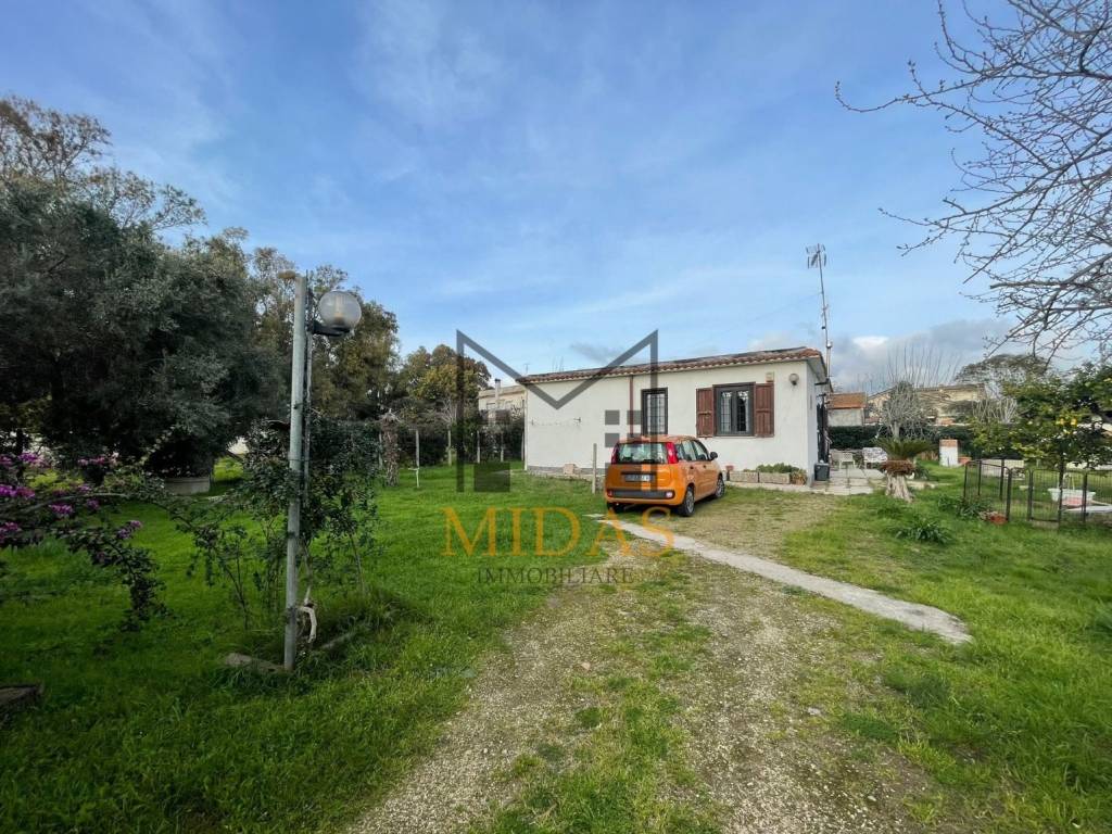 Vendita Villa unifamiliare in via Taro Ardea. Ottimo stato ...
