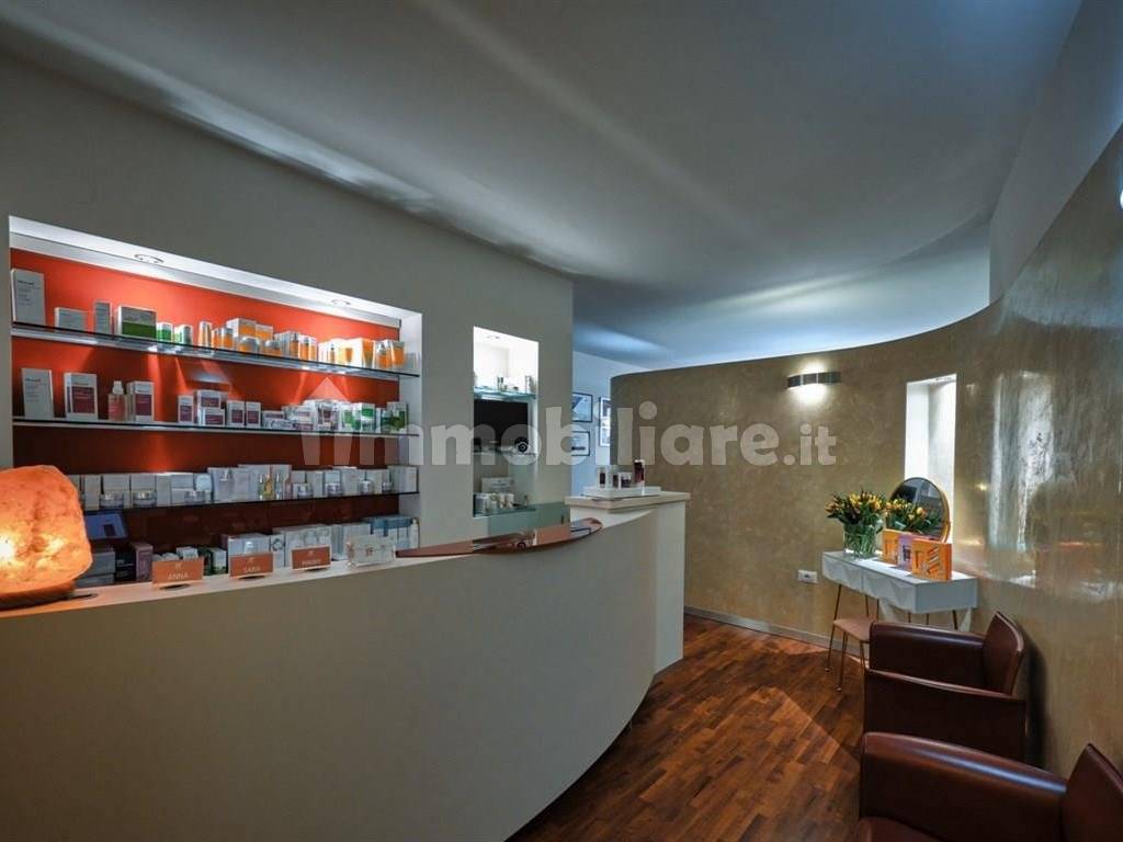 Negozio - Locale commerciale, Merano, Rif. 110015629 - Immobiliare.it