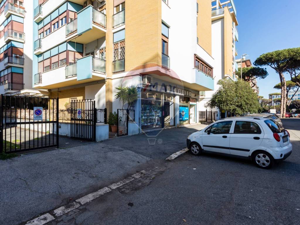 Locale commerciale via Capo Poro 36, Roma, Rif. 110017433 - Immobiliare.it