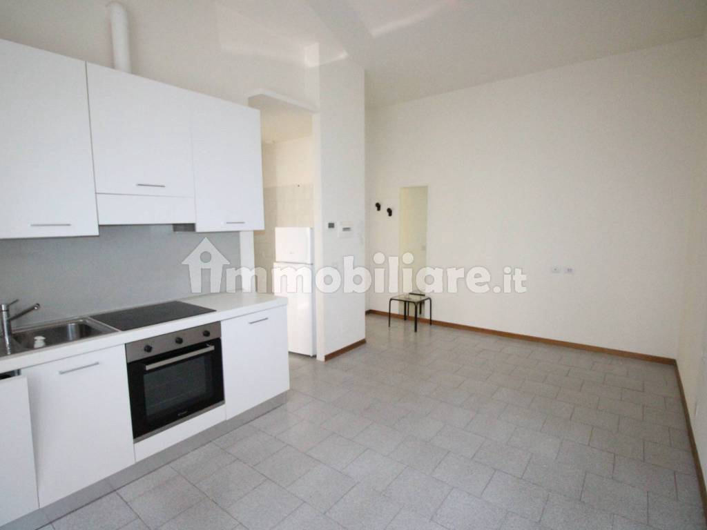 Rent Apartment Como. 3-room flat in via Zezio. Excellent condition ...