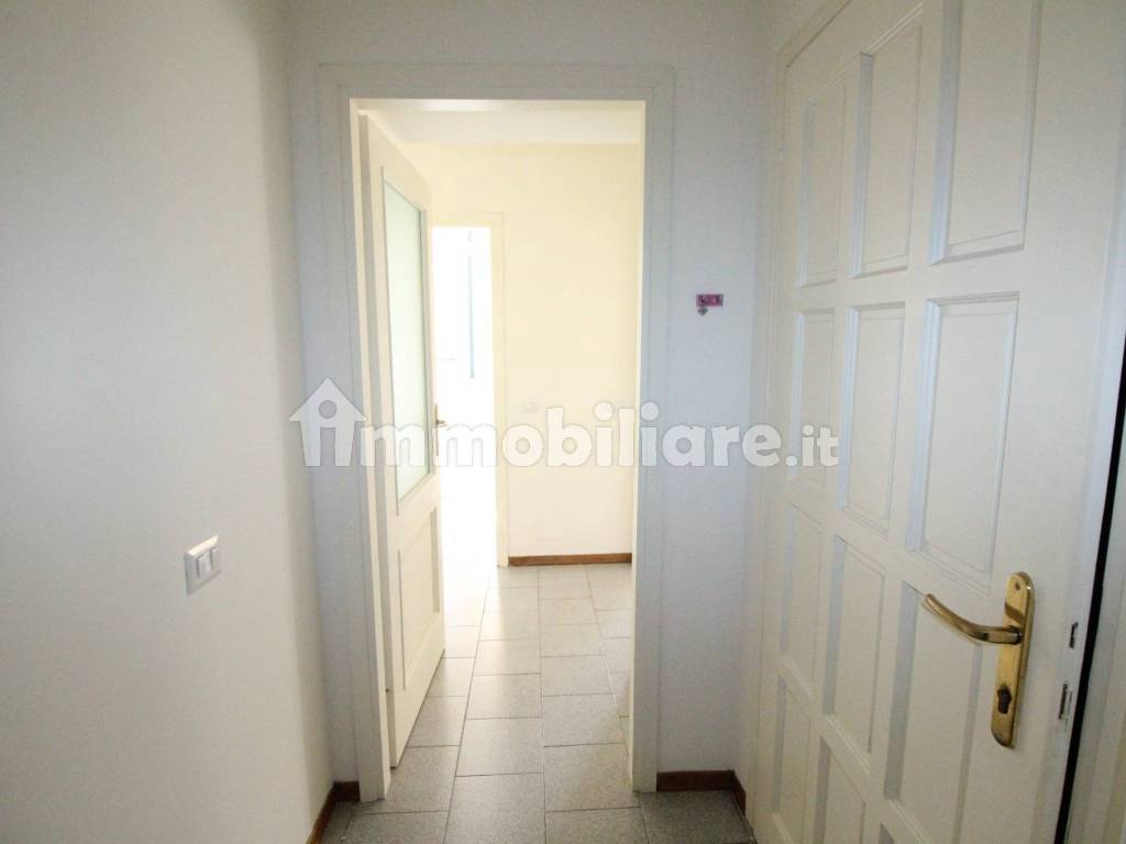Rent Apartment Como. 3-room flat in via Zezio. Excellent condition ...
