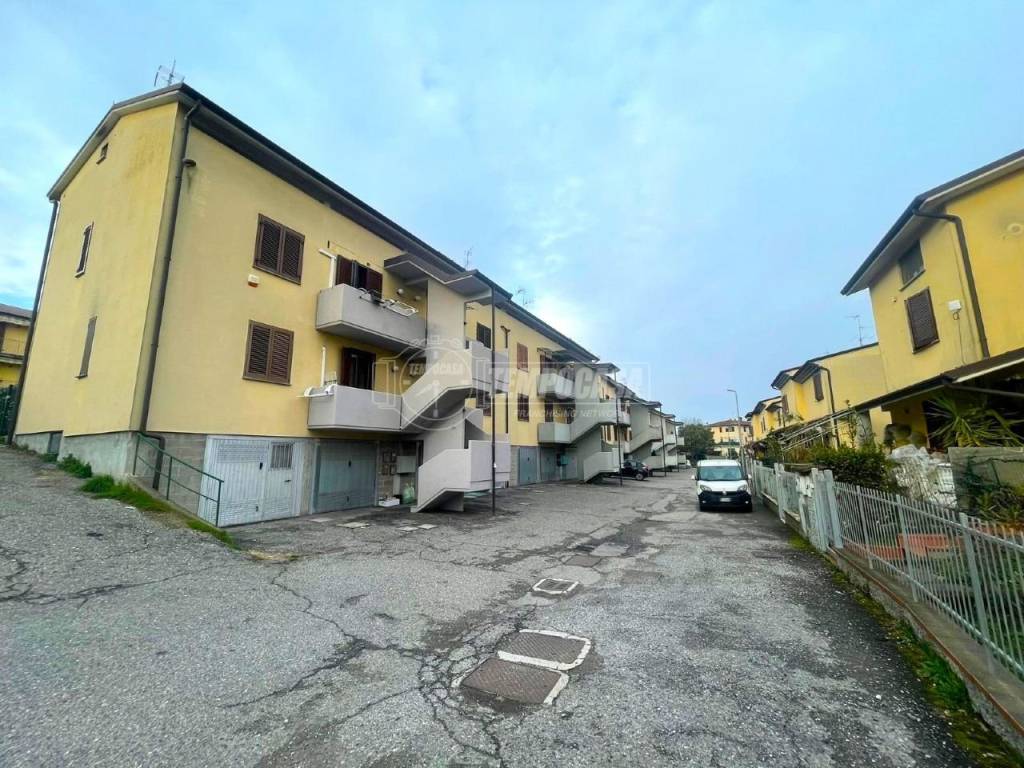 Vendita Appartamento Comazzo. Trilocale in via Roma 39. Buono stato ...