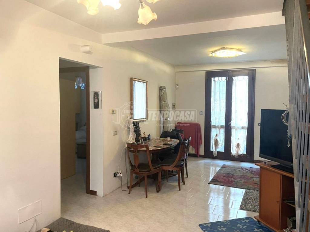 Vendita Appartamento Comazzo. Trilocale in via Roma 39. Buono stato ...