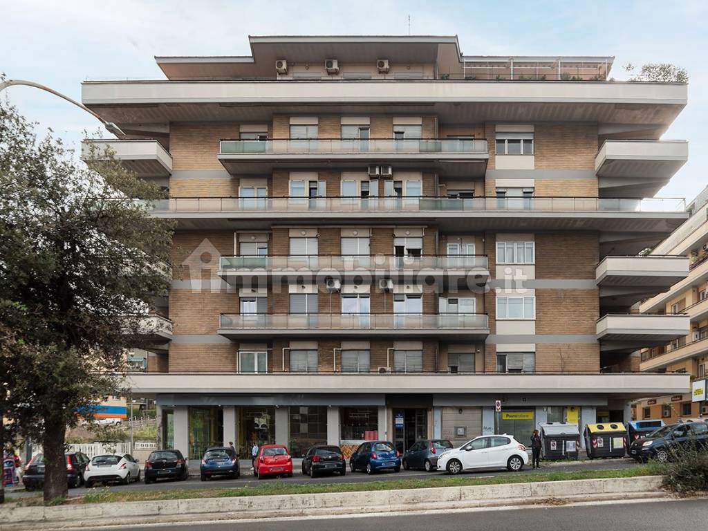 Vendita Appartamento in via Baldo degli Ubaldi 272. Roma. Da ...