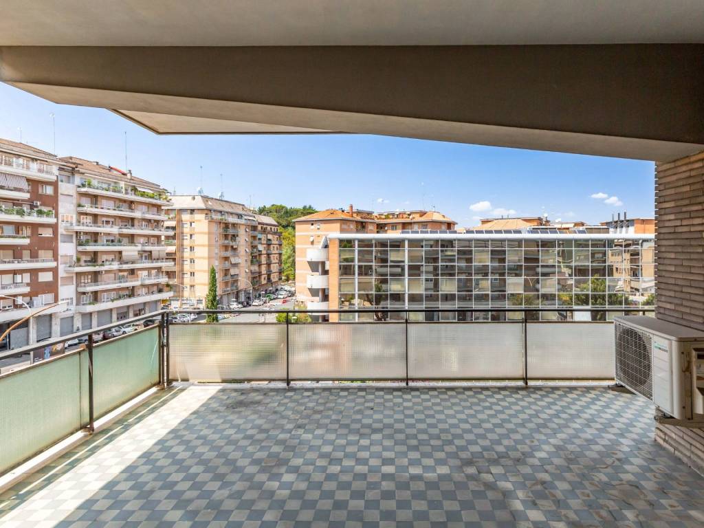 Vendita Appartamento in via Baldo degli Ubaldi 272. Roma. Da ...