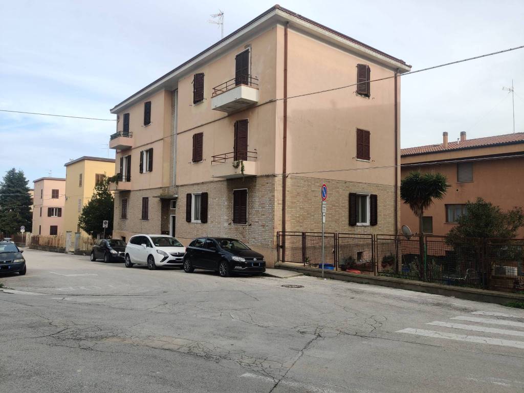 Vendita Appartamento Loreto. Quadrilocale in via Trieste 8. Buono stato ...