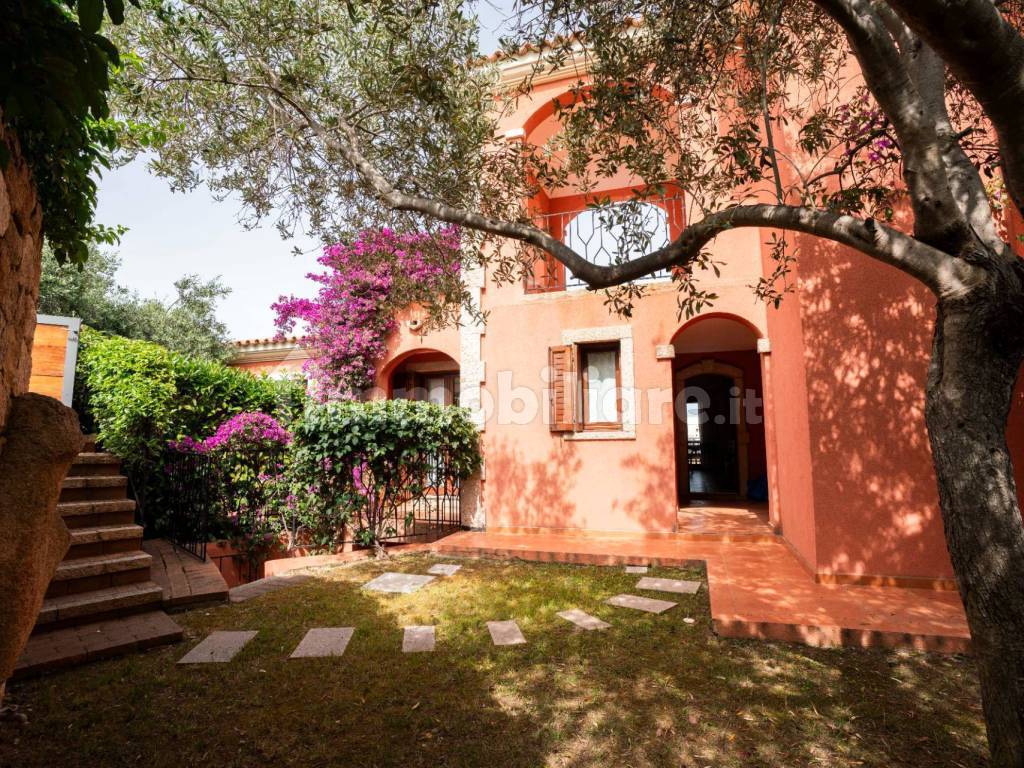 Vendita Villa a schiera in via Omodeo San Teodoro. Ottimo stato, posto ...