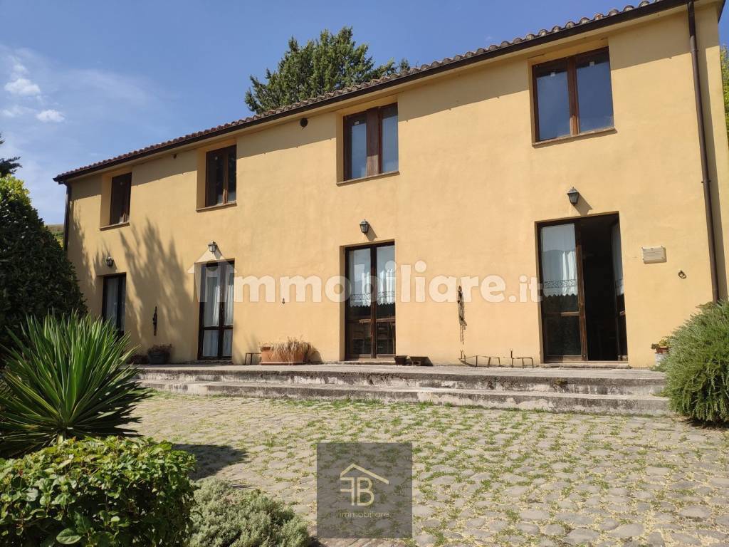 Vendita Casale in Ss 72 Pesaro. Buono stato, posto auto, 240 m², rif ...