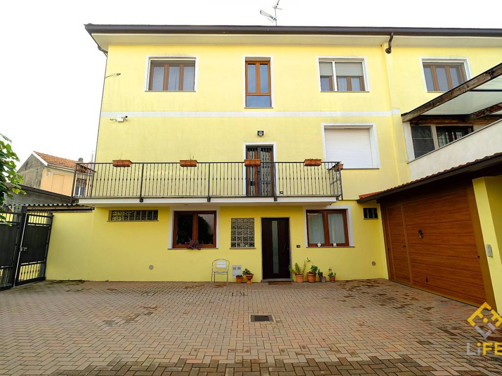 Vendita Villa unifamiliare in vicolo del Castagno 1A Galliate. Ottimo ...
